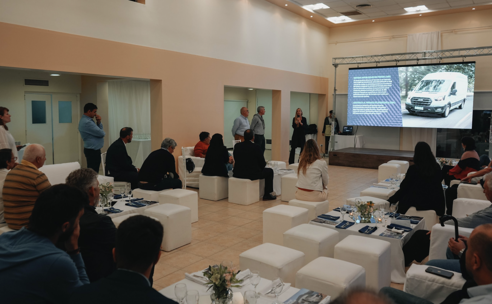 Un evento exclusivo de Ford Transit: una familia de Van, Minibus y ...